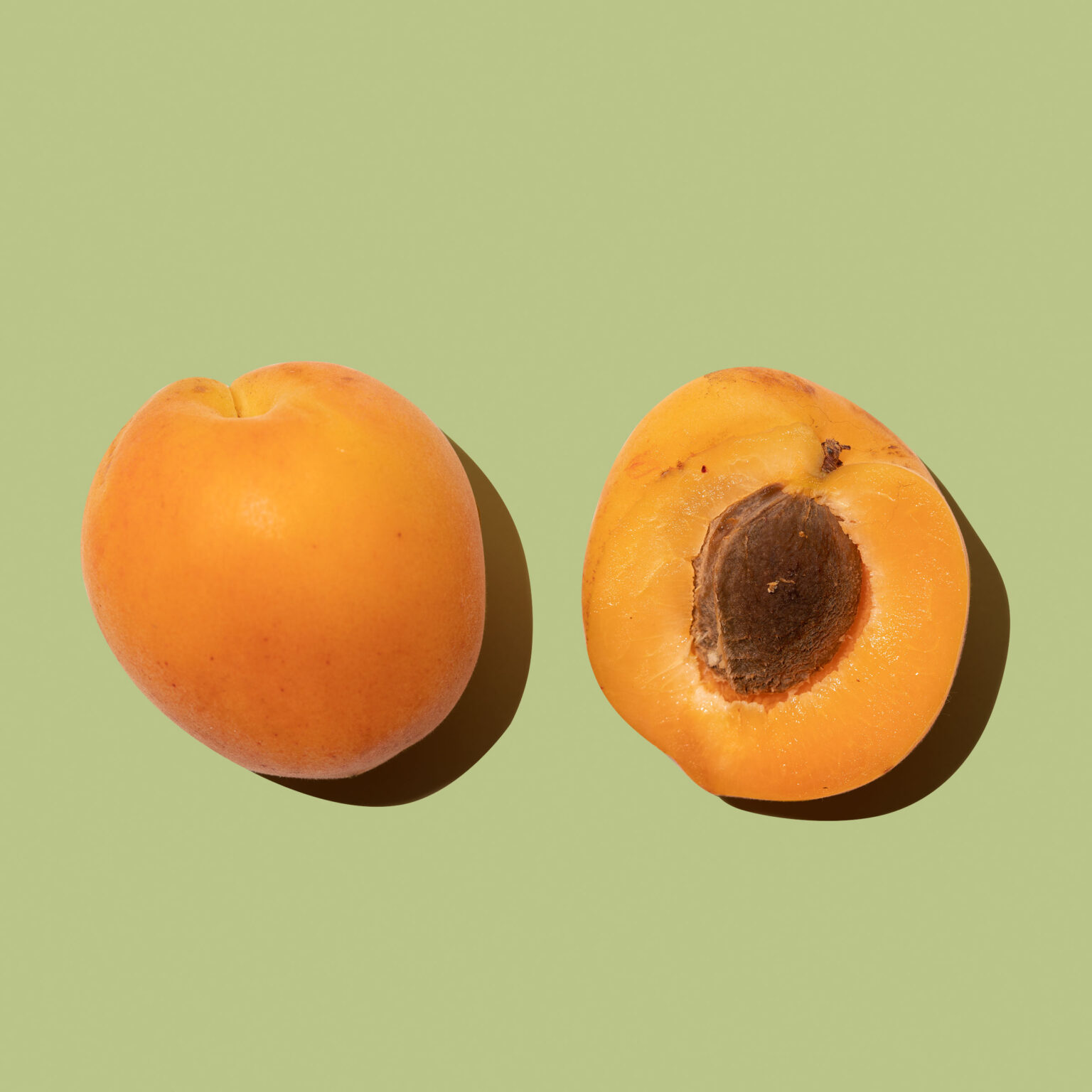 Pluot vs. Plumcot vs. Aprium: What’s the Difference? - Misfits Market