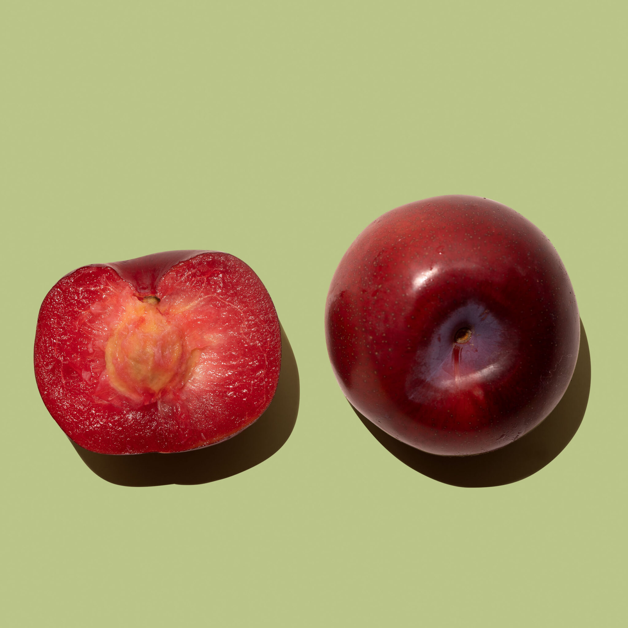 Pluot vs. Plumcot vs. Aprium: What’s the Difference? - Misfits Market